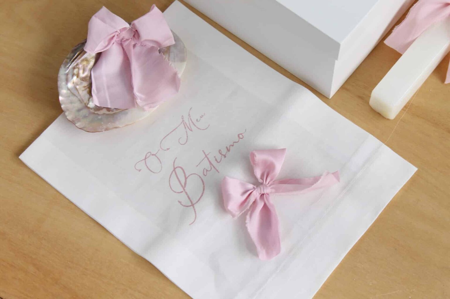 Toalha Batismo Personalizada Seda - Miminhos Rita Catita
